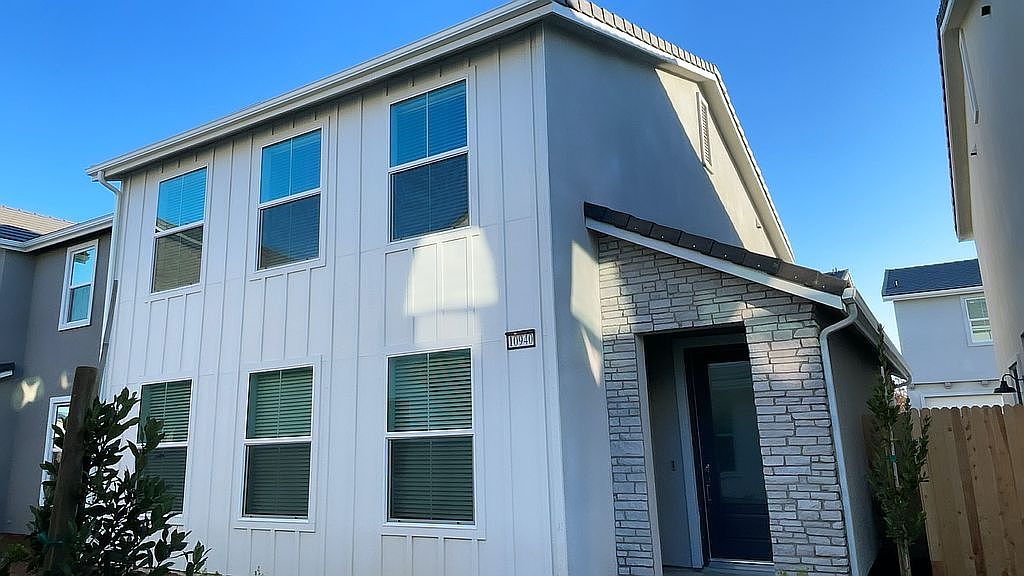 10940 N Blackberry Dr, Fresno, CA 93730 | Zillow
