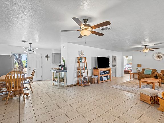 221 Texas St, Mathis, TX 78368 | MLS #421388 | Zillow