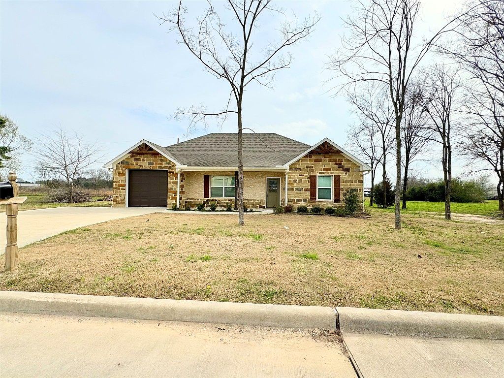 208 Mill St, Emory, TX 75440 | MLS #20547303 | Zillow