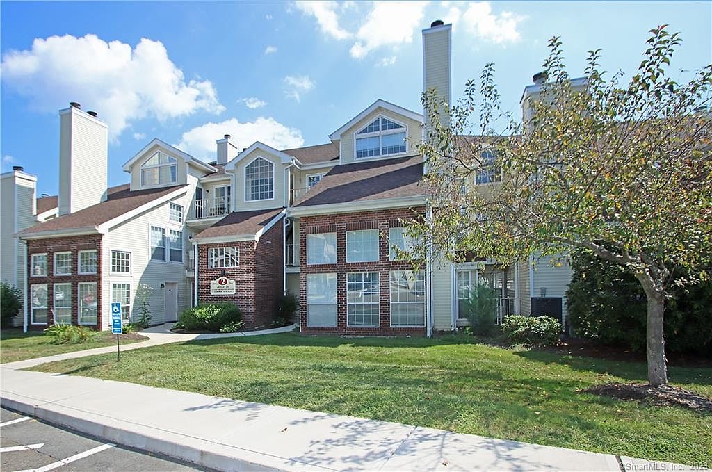 27 Carriage Crossing Ln #27, Middletown, CT 06457 | Zillow