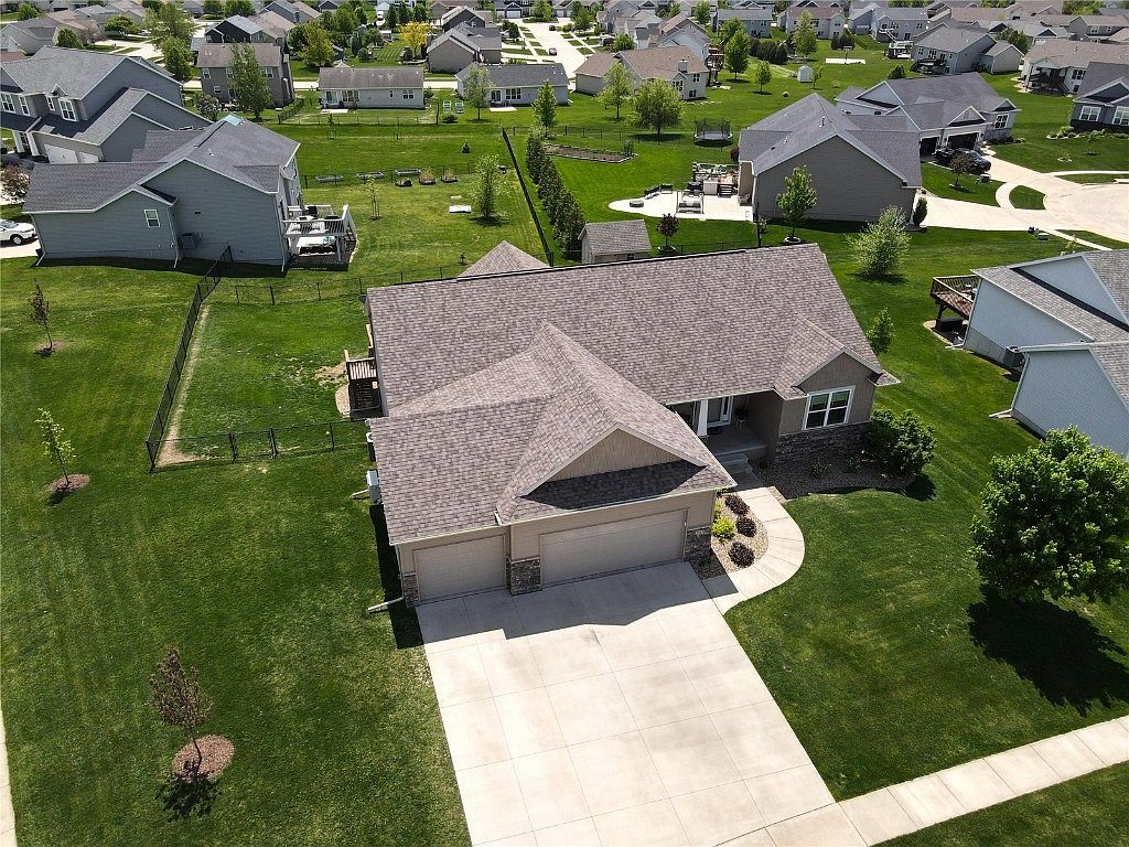 2543 Vaughn Dr, Marion, IA 52302 | Zillow