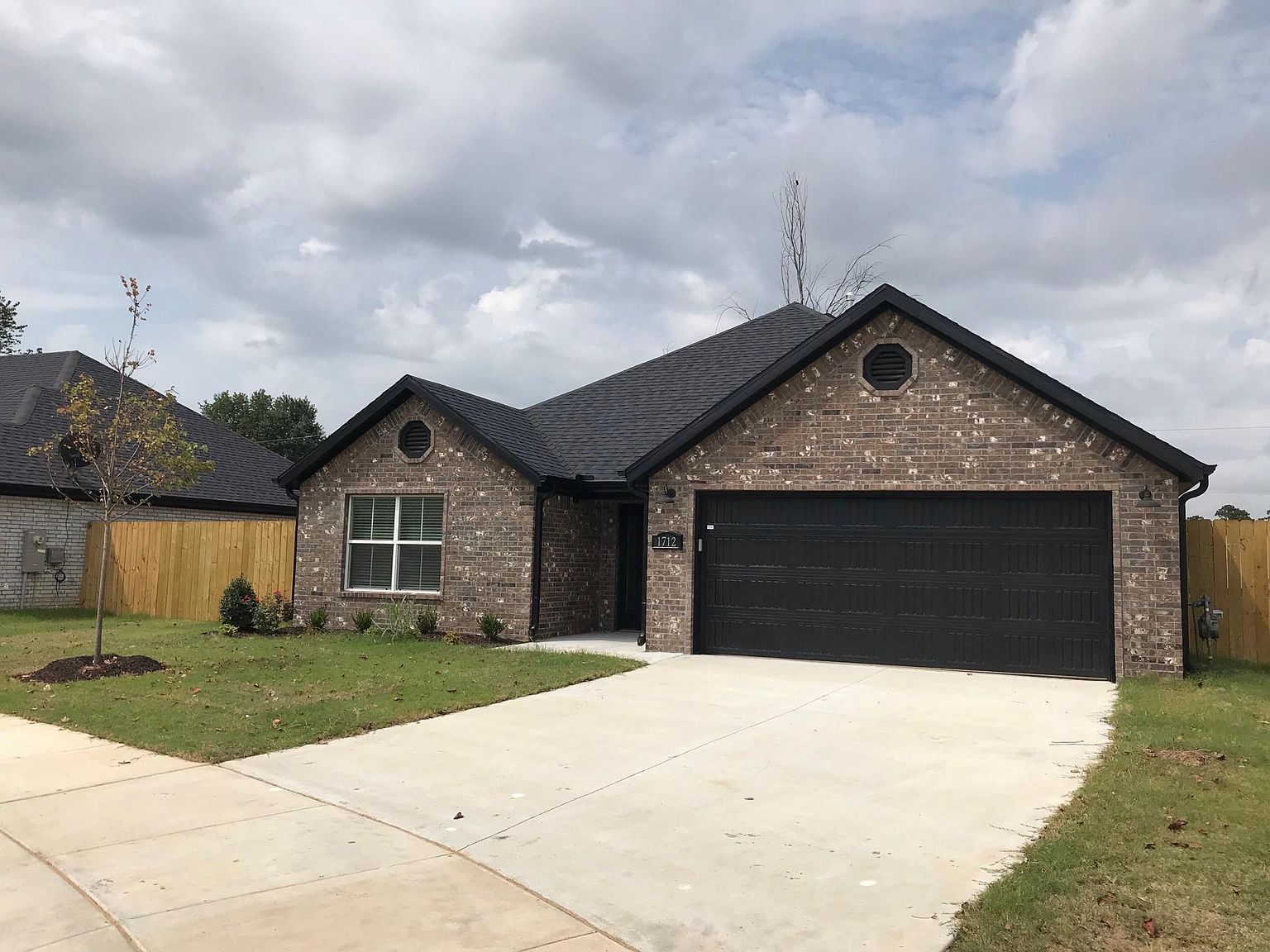 1712 S 11th Pl, Rogers, AR 72756 | Zillow