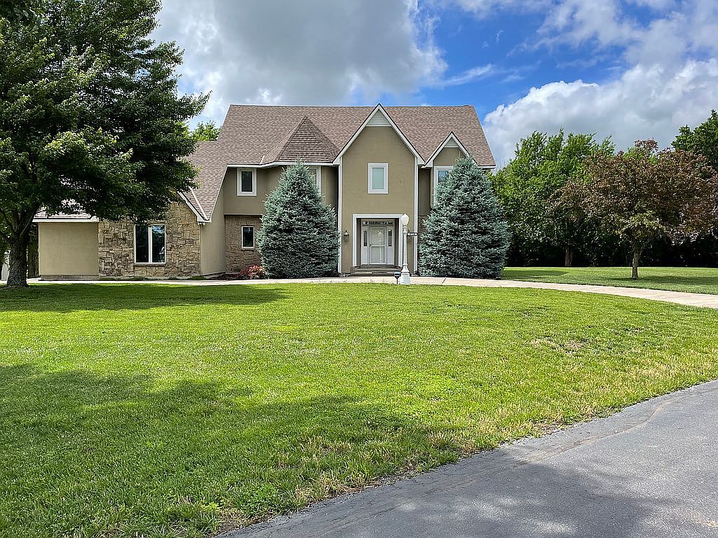 2718 N Funston St, Iola, KS 66749 | Zillow