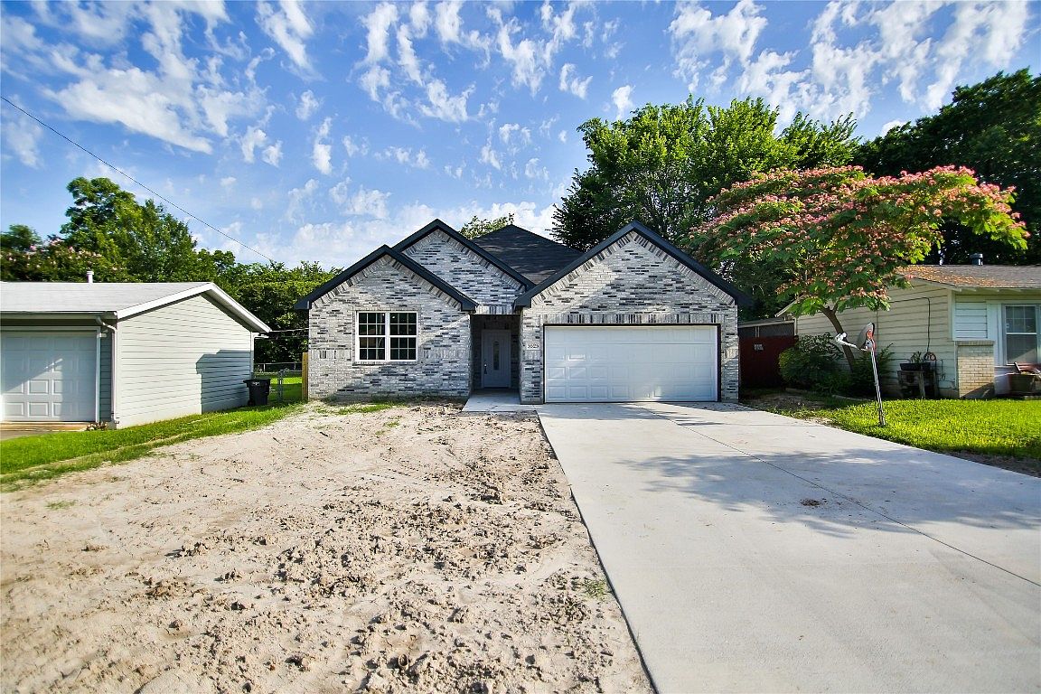 5525 Kilpatrick Ave, Fort Worth, TX 76107 | Zillow