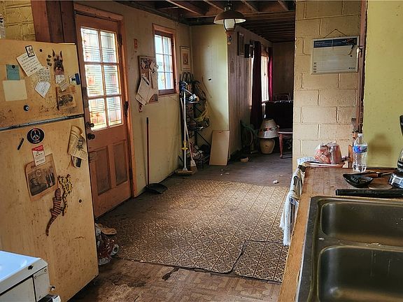 3970 Parklane Dr, Conneaut, OH 44030 | MLS #5116929 | Zillow