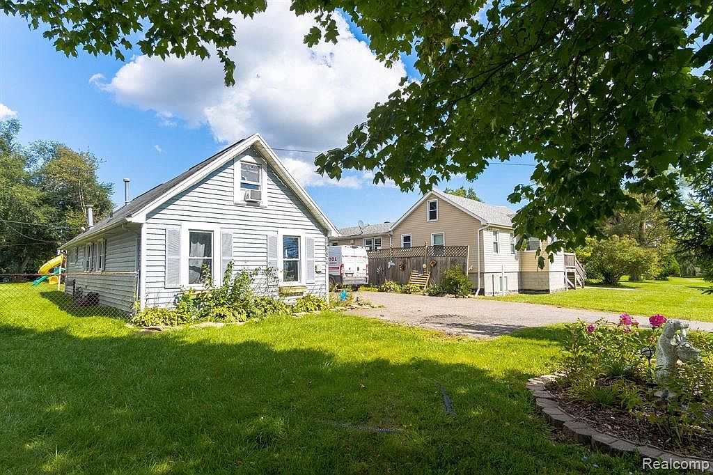 26874 W Huron River Dr, Flat Rock, MI 48134 | Zillow