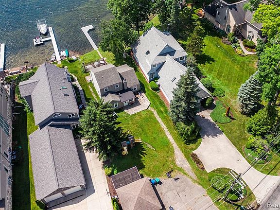 8605 Edgewood Park Dr, Commerce Township, MI 48382 | MLS #20221007175 ...