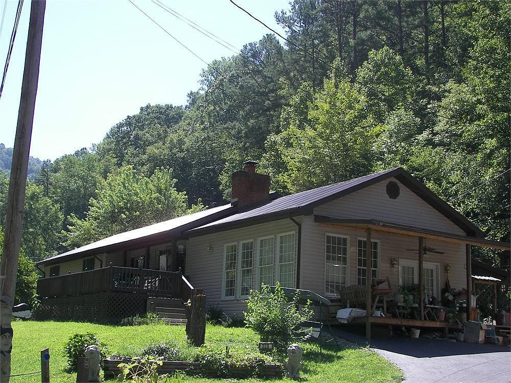 228 Golf Course Rd, Hi Hat, KY 41636 | Zillow