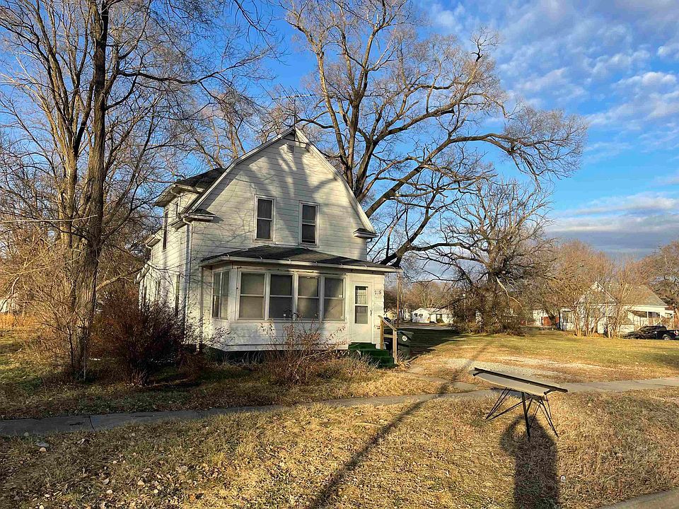 215 Oneida St, Waterloo, IA 50703 | Zillow