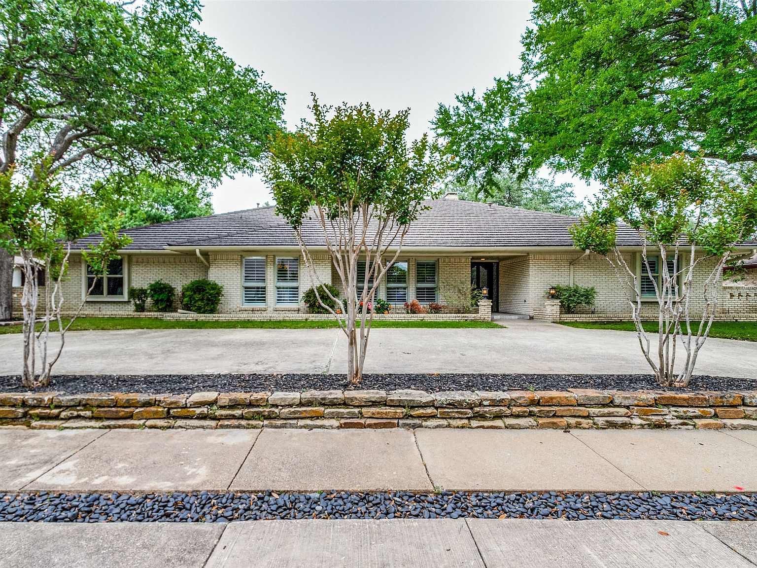 4315 Laren Ln, Dallas, TX 75244 | MLS #20610027 | Zillow