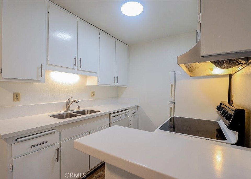 Stoneybrook Vills Condominiums - 424 N Bellflower Blvd Long Beach CA ...