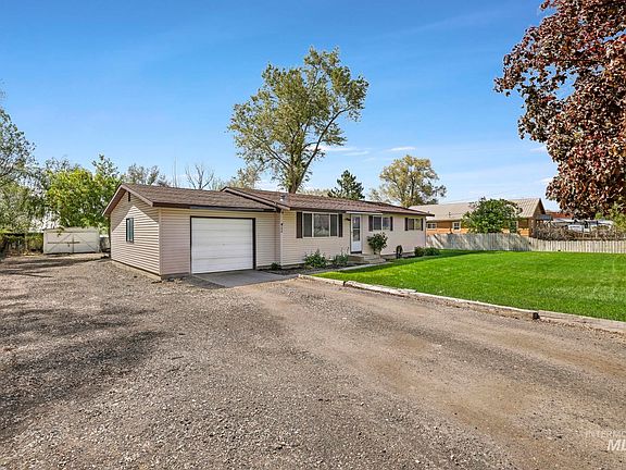 411 Fruitland Ave, Buhl, ID 83316 | Zillow