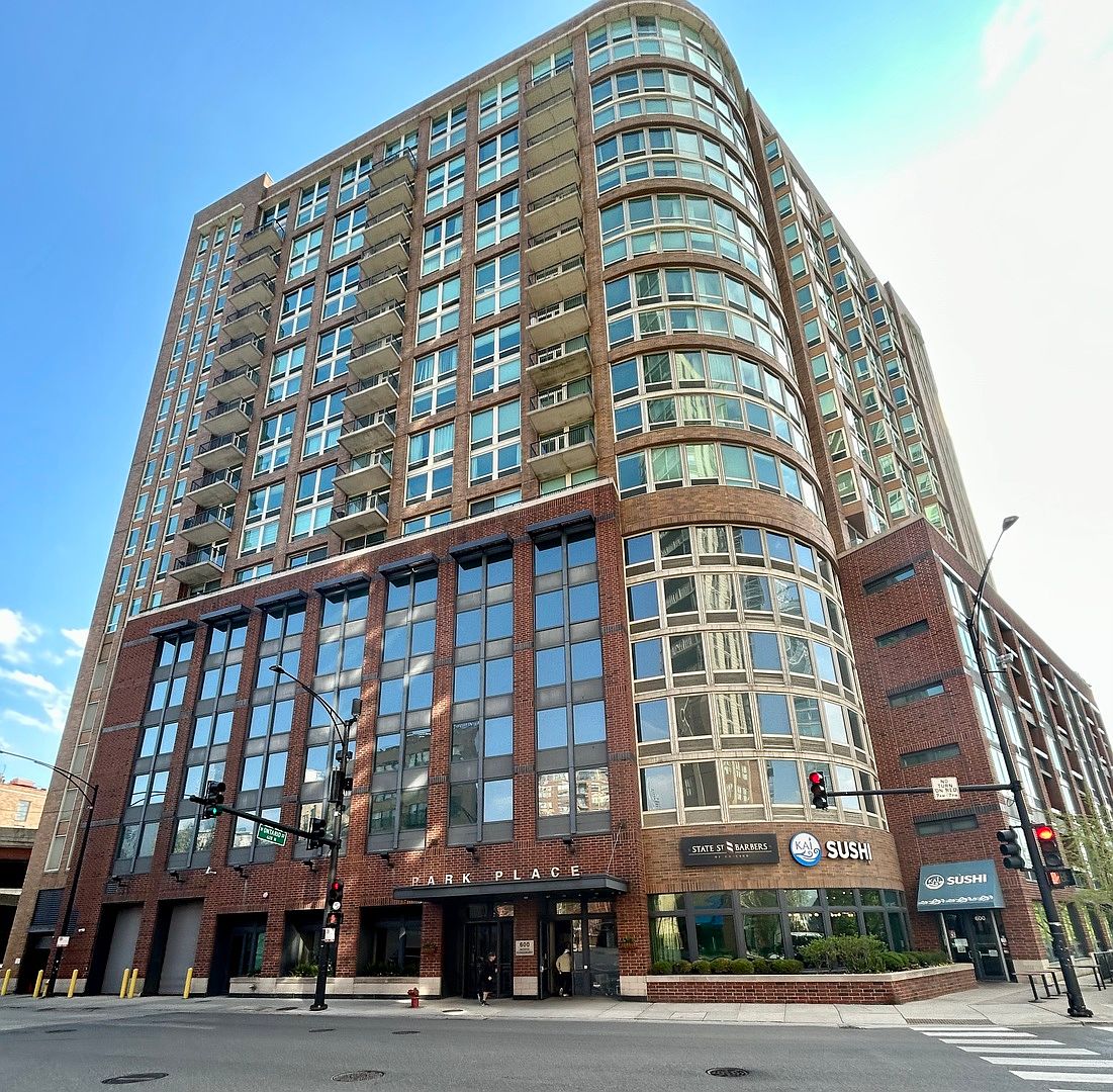 600 N Kingsbury St APT 306, Chicago, IL 60654 | MLS #12024885 | Zillow