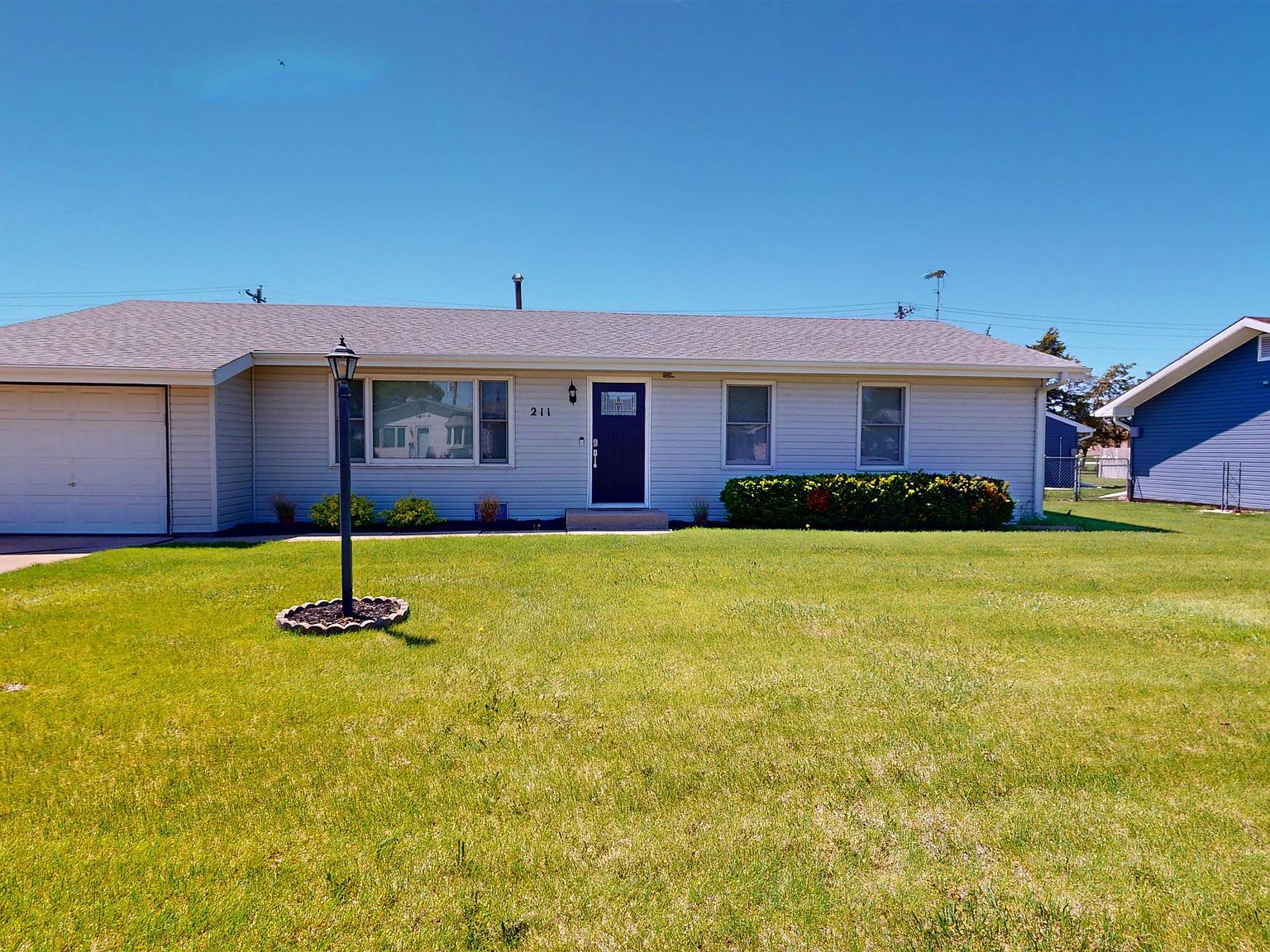 211 E 19th St, Cozad, NE 69130 | MLS #20240641 | Zillow