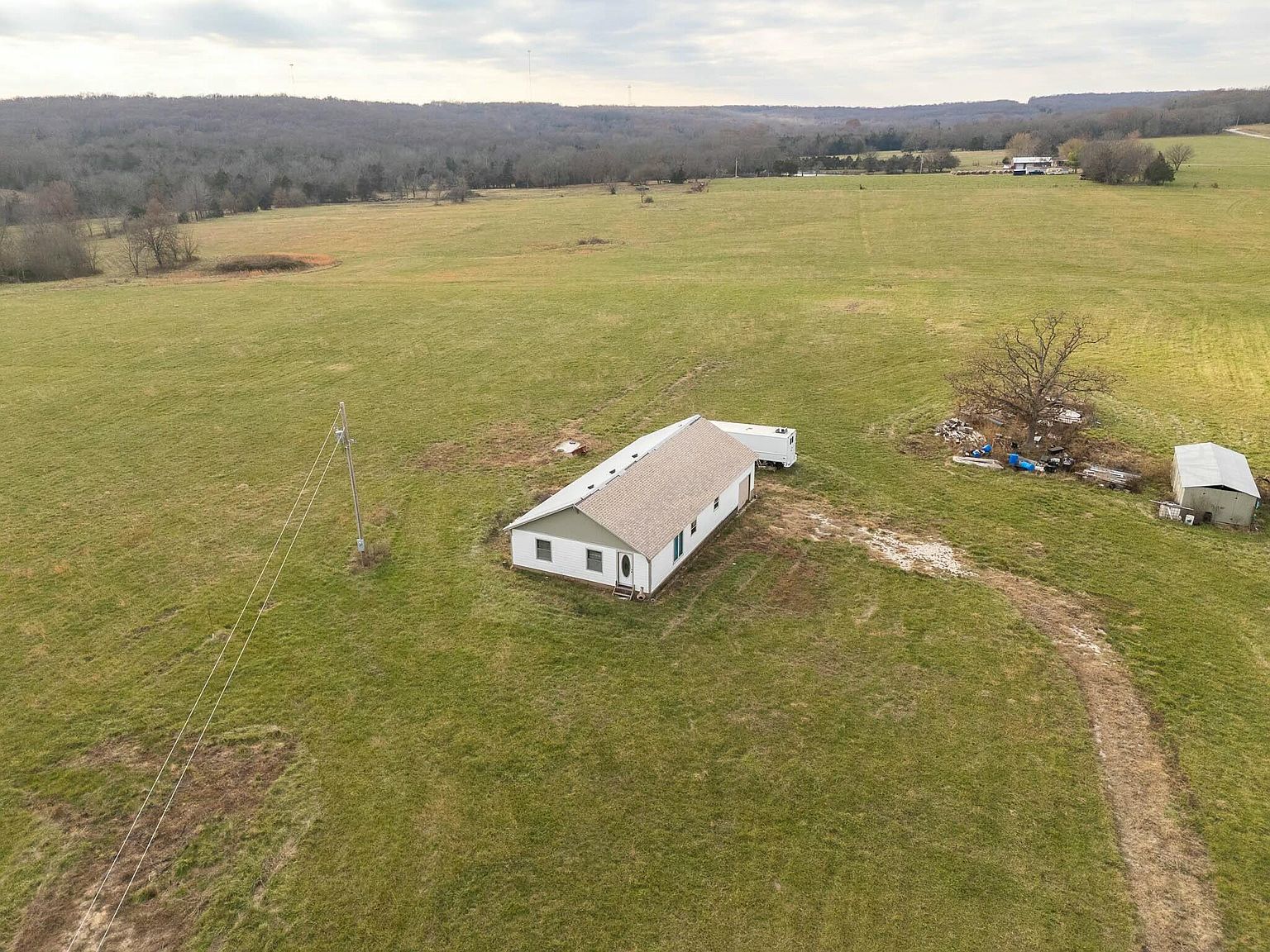 3815 S 77th Road, Dunnegan, MO 65640 | MLS #60284373 | Zillow