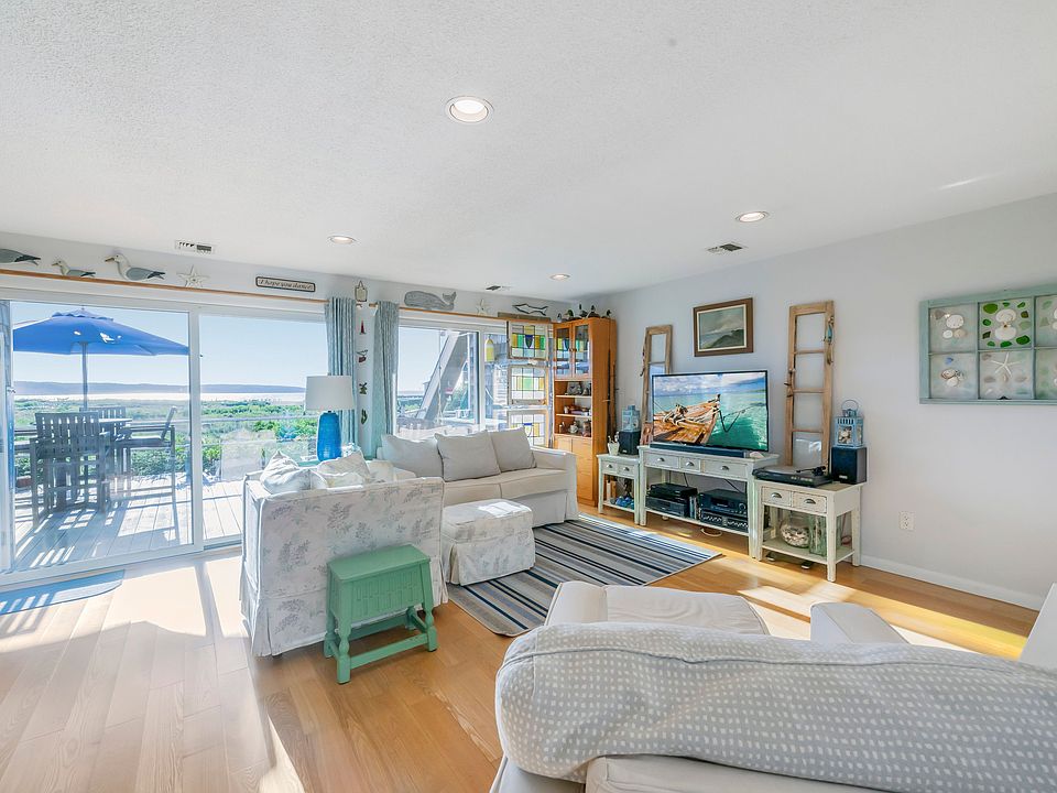 23 Fort Pond Rd UNIT 101, Montauk, NY 11954 | Zillow