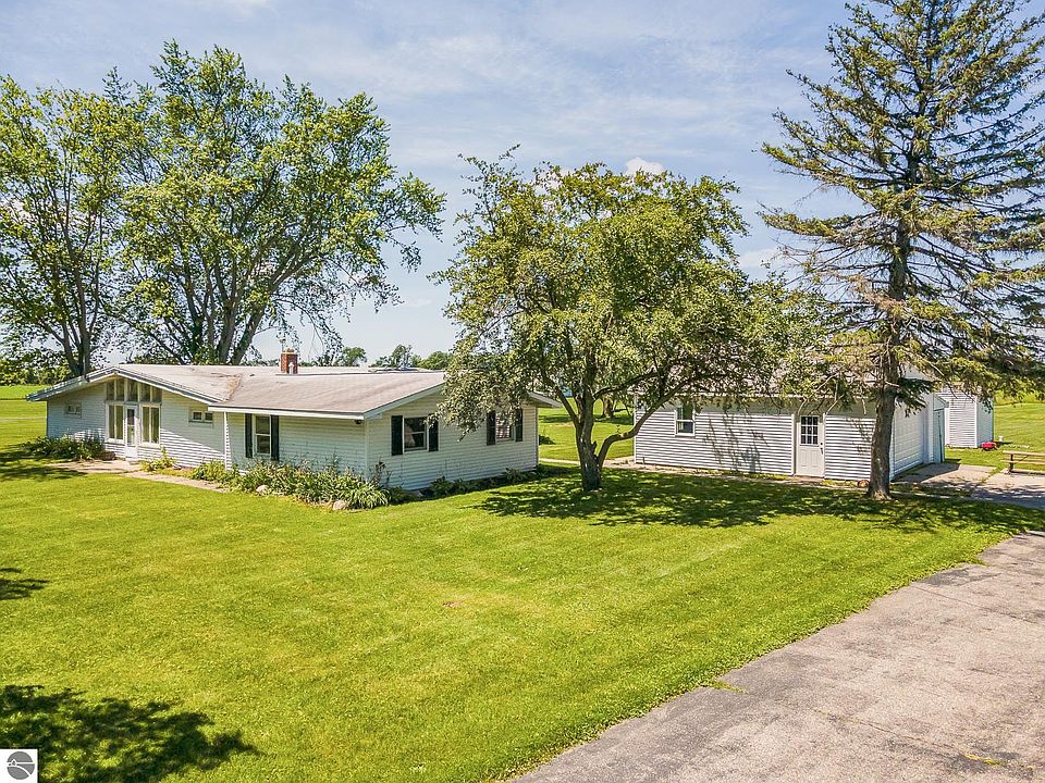 11756 N Riverside Dr, Saint Louis, MI 48880 | Zillow
