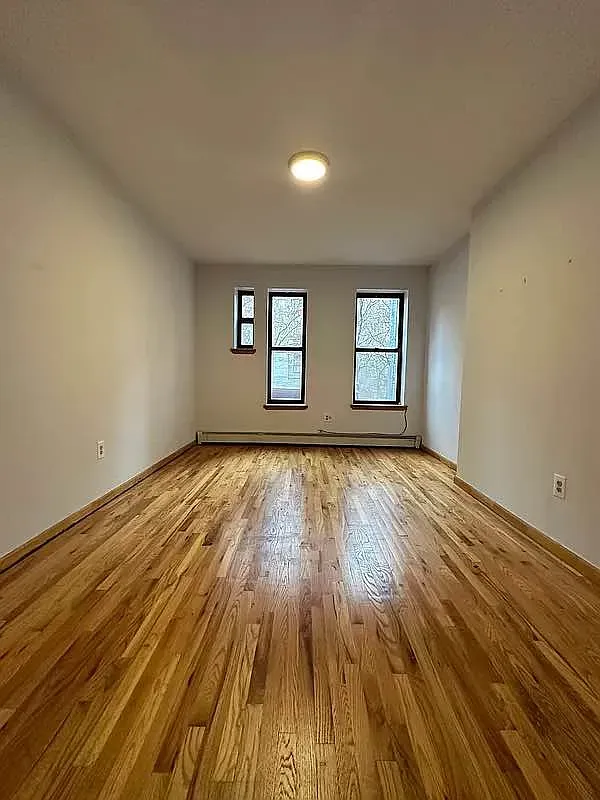 354 West 44th Street #4 in Hell's Kitchen, Manhattan | StreetEasy