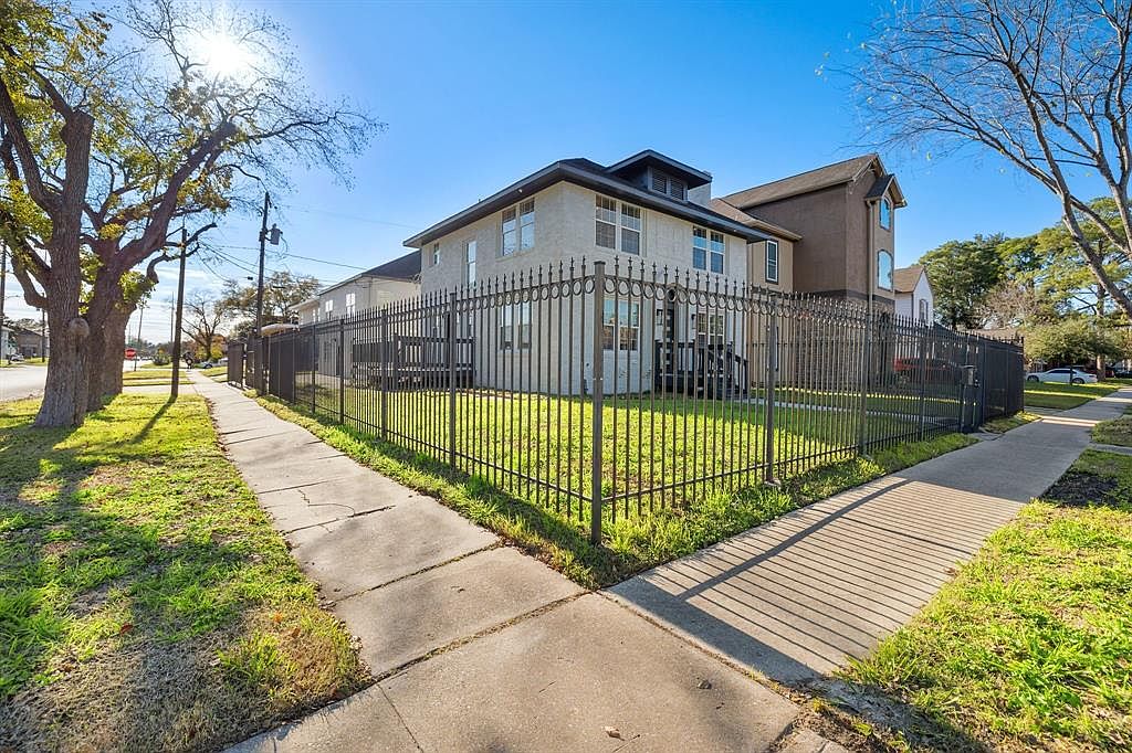 2520 Barbee St, Houston, TX 77004 | MLS #10759057 | Zillow