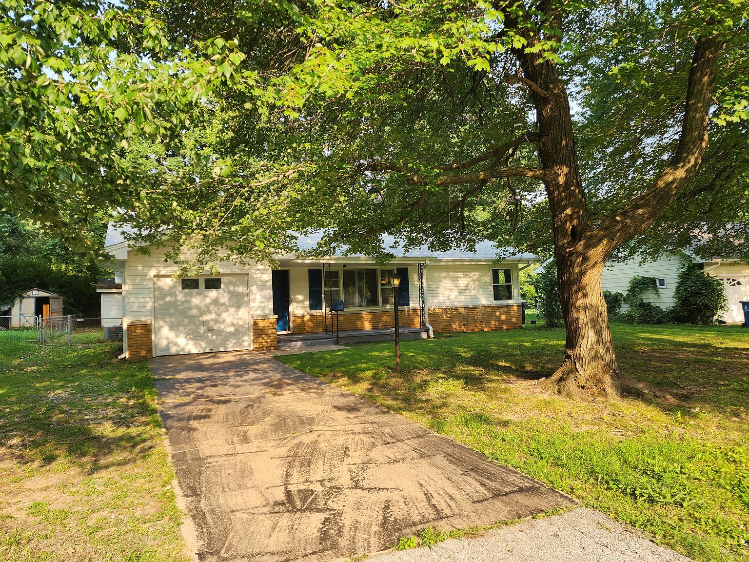 2238 S Maryland Avenue, Springfield, MO 65807 | Zillow