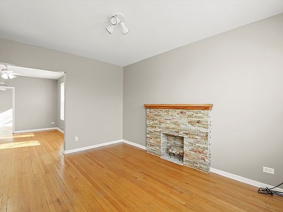 3127 N Western Ave #3, Chicago, IL 60618 | Zillow