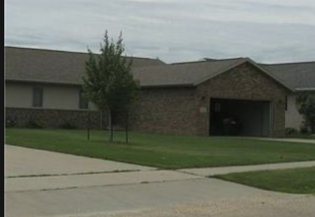 634 E Main St, Epworth, IA 52045 | Zillow