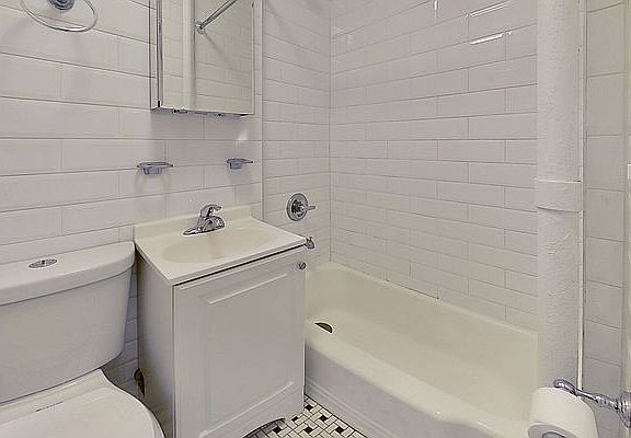 305 Spring St APT 2D, New York, NY 10013 | Zillow