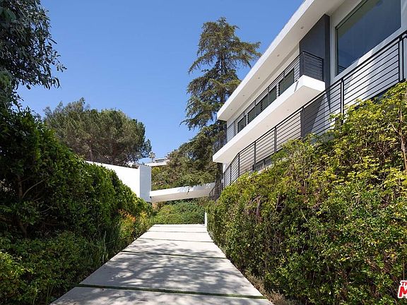 2341 Zorada Ct, Los Angeles, CA 90046 | MLS #22-167557 | Zillow