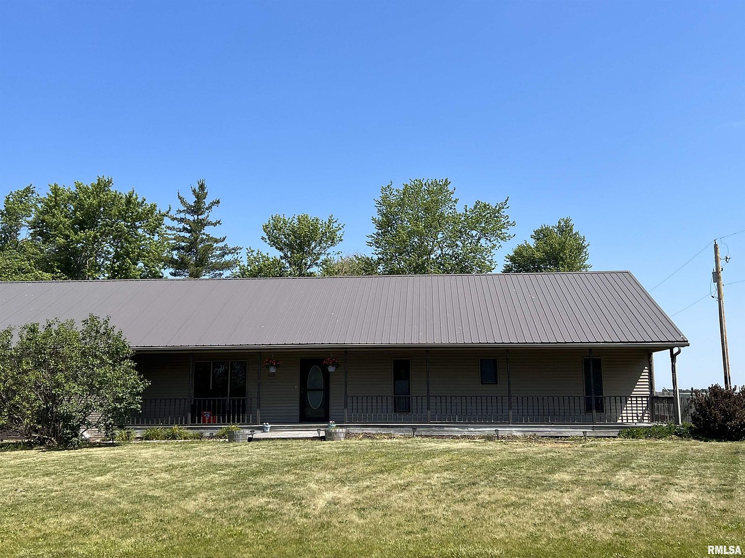 405 W State St, Modesto, IL 62667 | Zillow