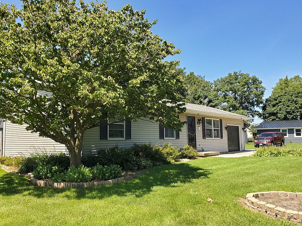 807 Walnut St, Mahomet, IL 61853 | Zillow