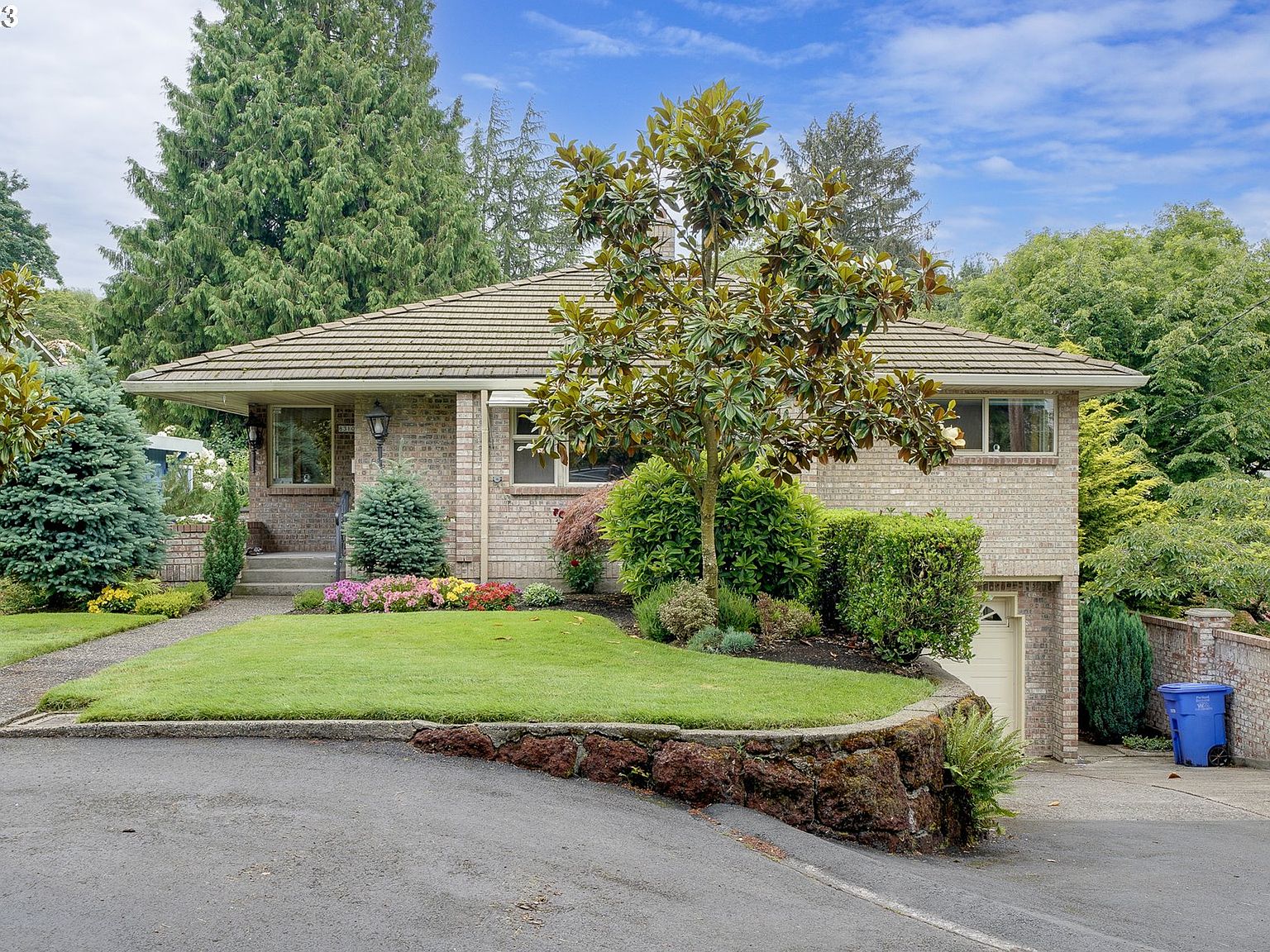 8310 SW 10th Ave, Portland, OR 97219 | MLS #23140646 | Zillow