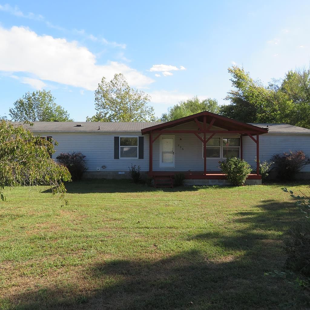206 E Walnut St, Iola, KS 66749 | MLS #47540 | Zillow