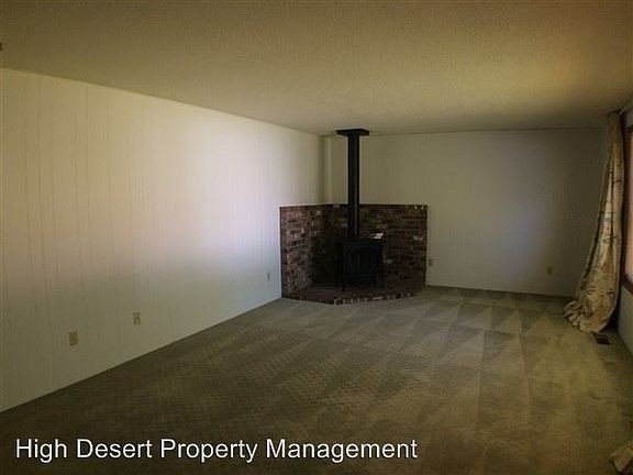 545 NW 9th St, Redmond, OR 97756 | Zillow