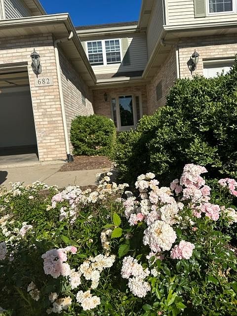 682 Chaney Ct, Crest Hill, IL 60403 | Zillow