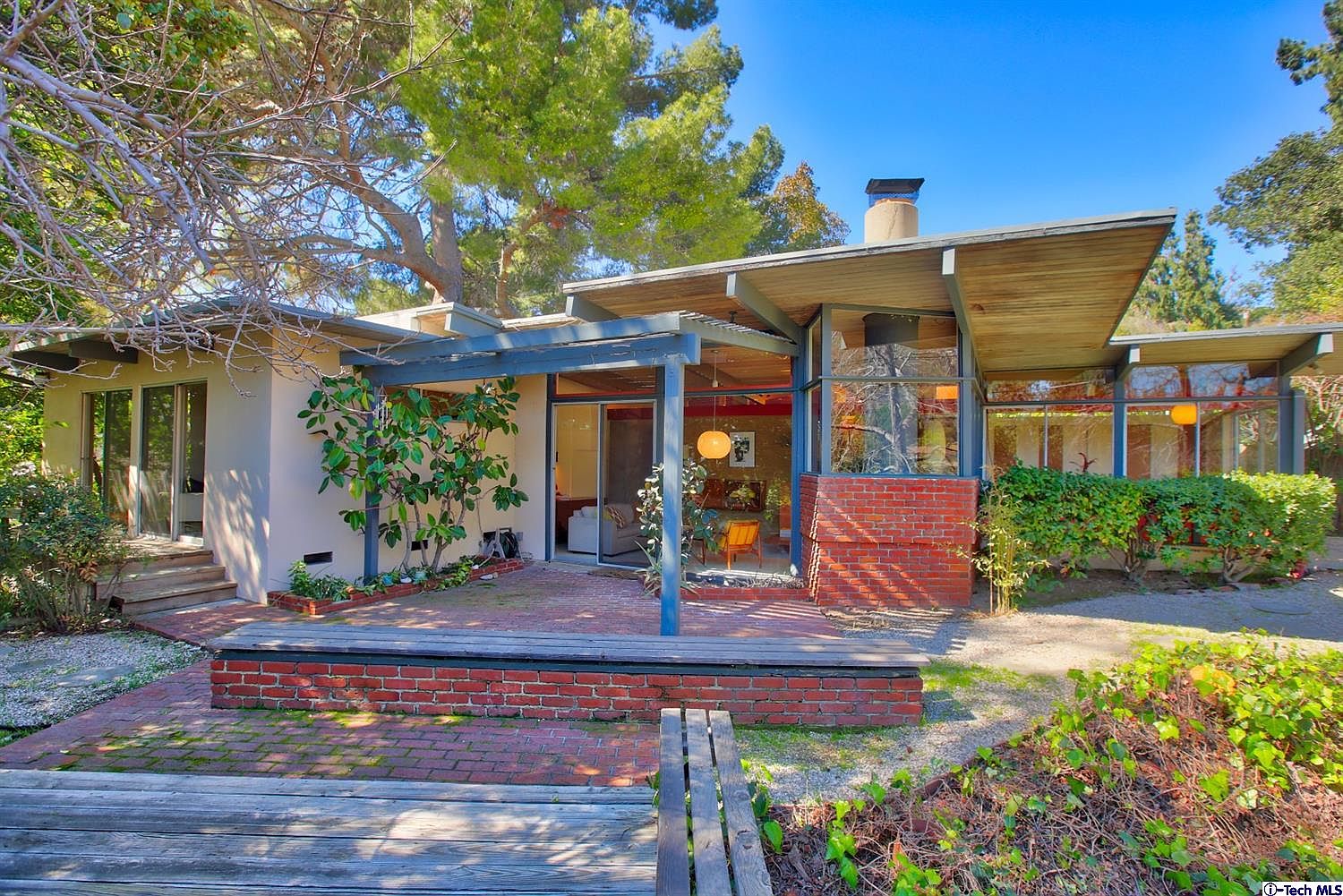 1055 Alta Pine Dr, Altadena, CA 91001 | Zillow