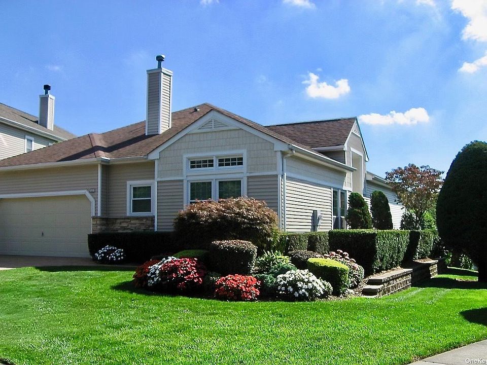 22 Bayview Drive UNIT 1, Plainview, NY 11803 | Zillow