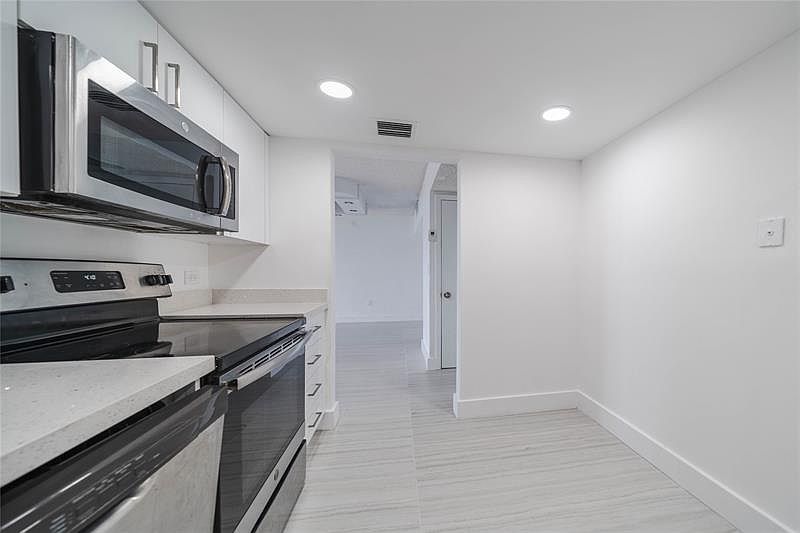 20515 E Country Club Dr Miami FL | Zillow