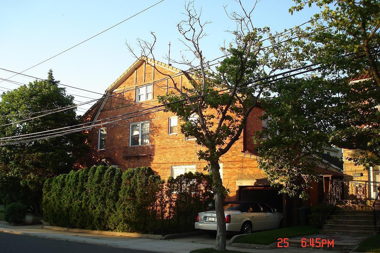 196 Beach 140th St, Rockaway Park, NY 11694 | Zillow