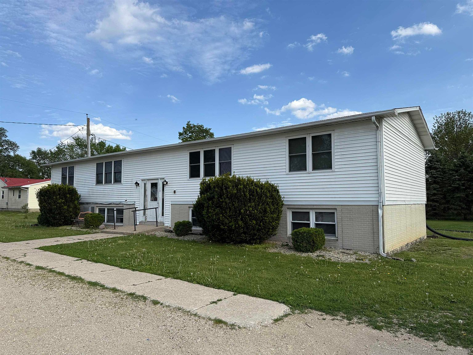 915 3rd St, Allison, IA 50602 | Zillow