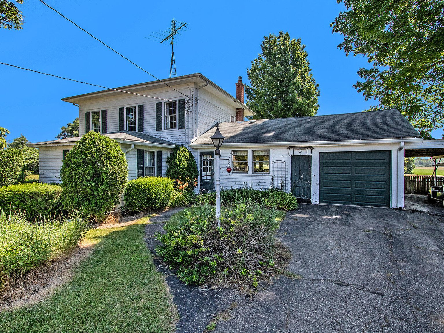 33085 Middle Crossing Rd, Dowagiac, MI 49047 | MLS #24037459 | Zillow