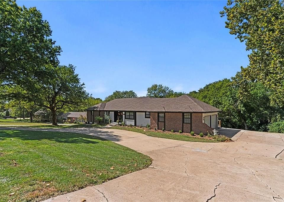 9724 State Line Rd, Leawood, KS 66206 | Zillow