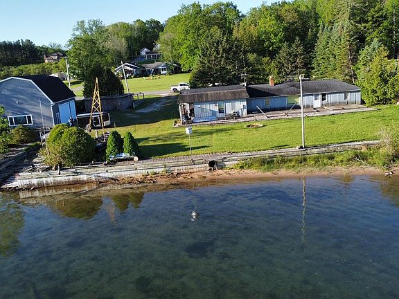 4472 Crescent Beach Rd, Onekama, MI 49675 | MLS #1923610 | Zillow