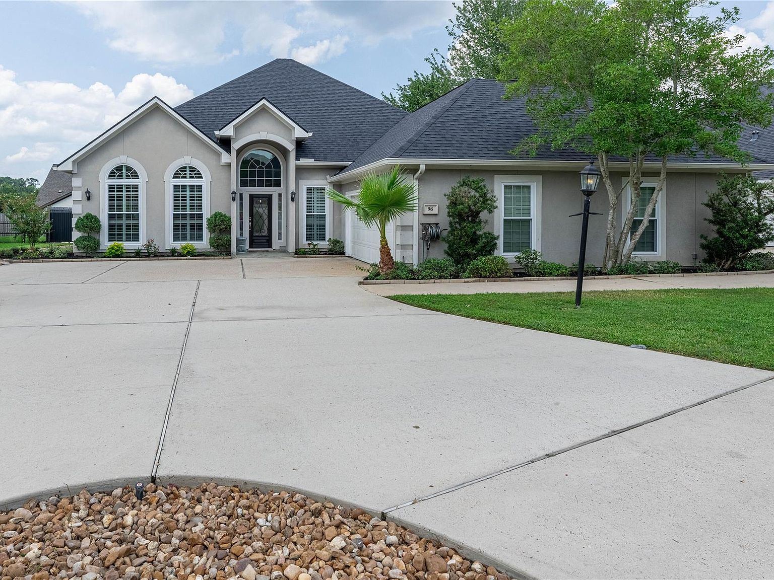 98 Victoria Dr W, Montgomery, TX 77356 | MLS #13029299 | Zillow