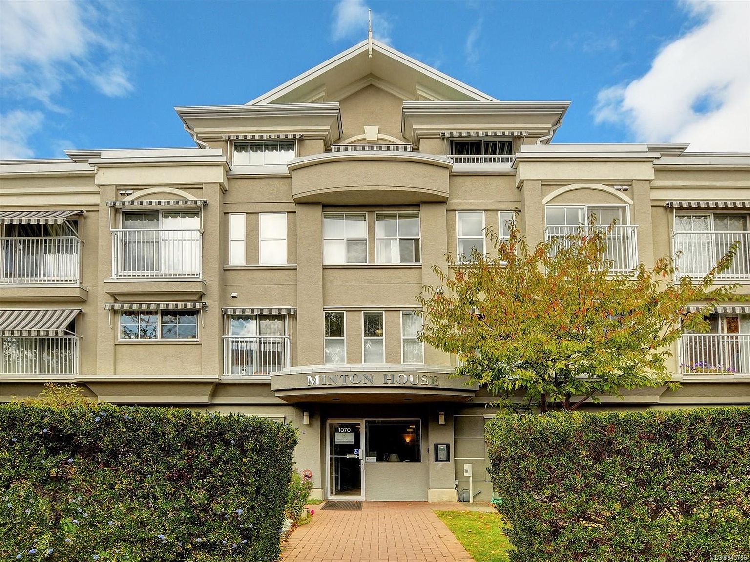 1070 Southgate St #302, Victoria, BC V8V 2Z2 | MLS #945786 | Zillow