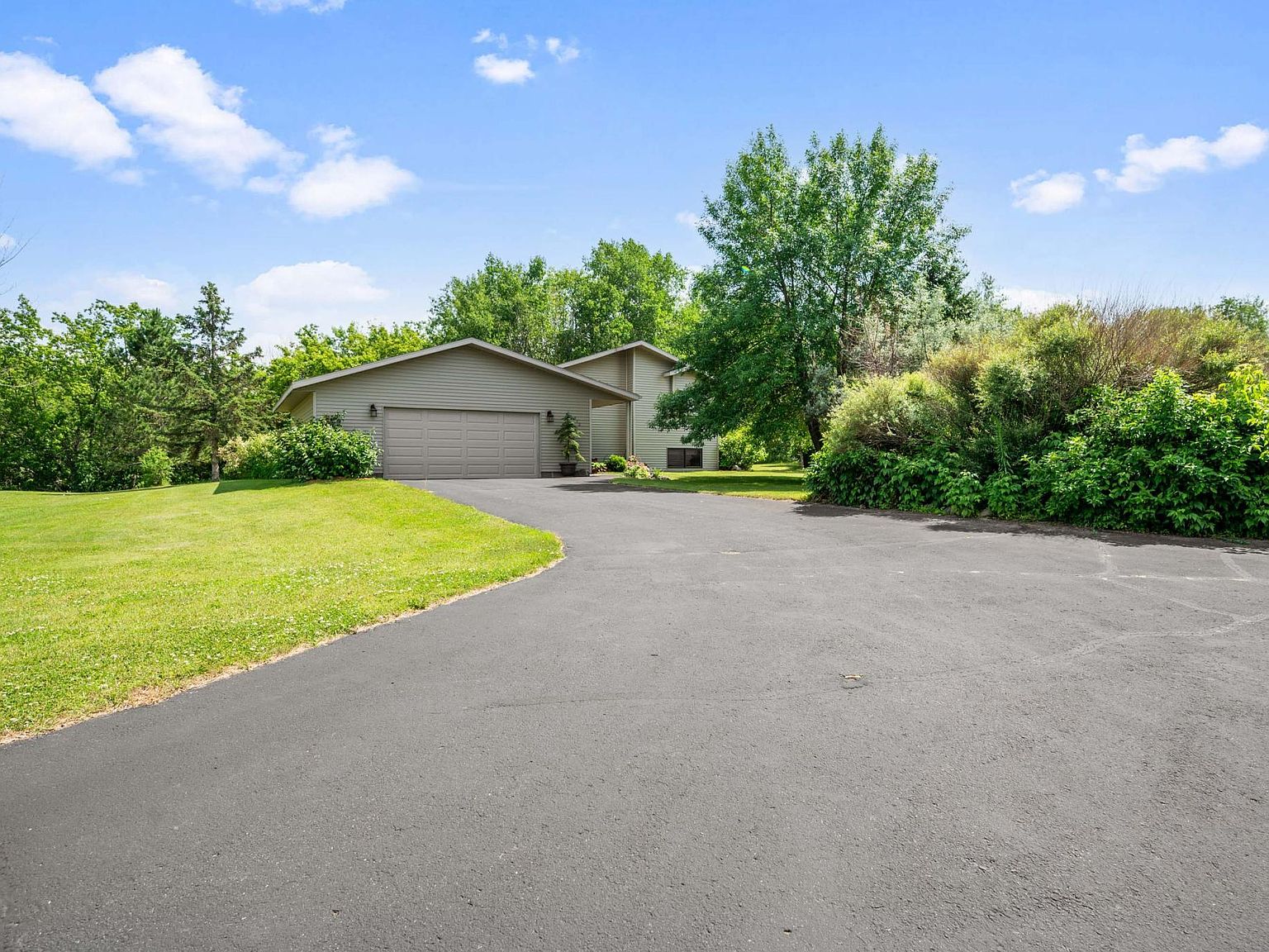312 Skiview Ave, Coleraine, MN 55722 | Zillow