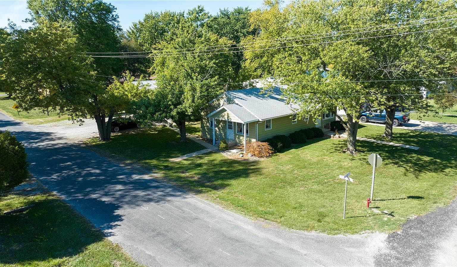 425 Kansas St, Worden, IL 62097 | Zillow