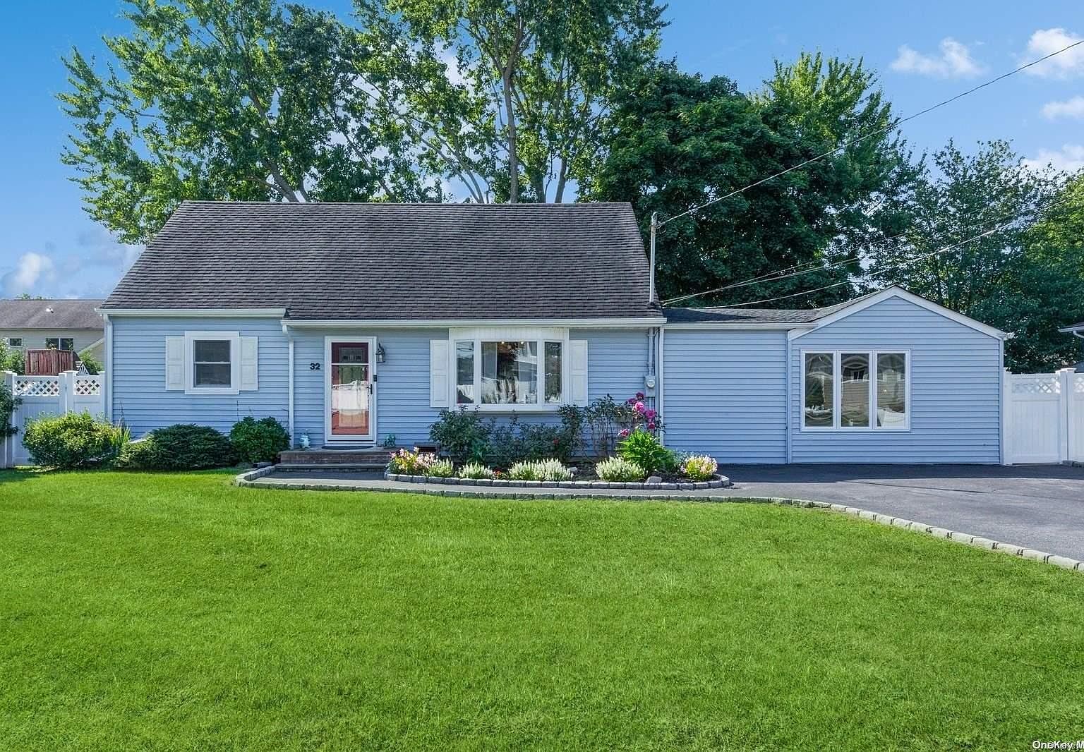32 Dunkirk Street, Deer Park, NY 11729 | Zillow