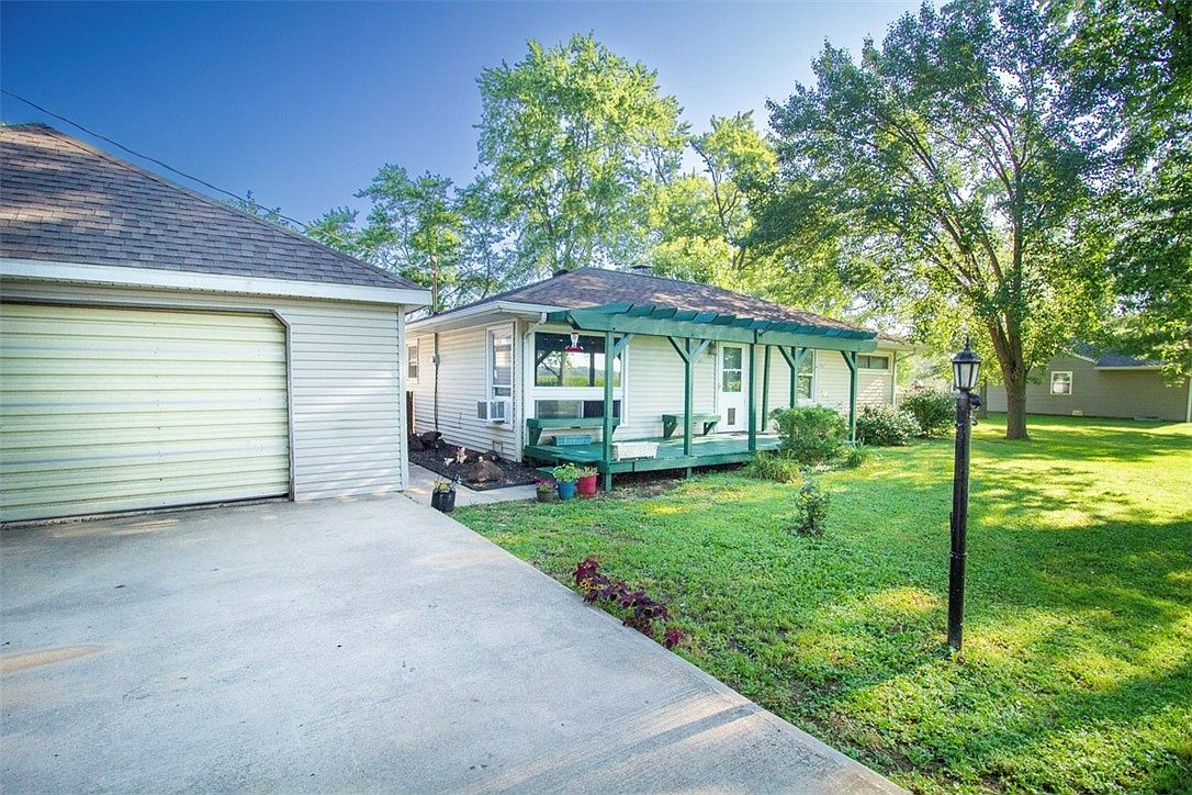 2621 E Washington Rd, Casey, IL 62420 | MLS #6228824 | Zillow