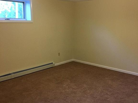 16 Mill St APT 4, Springvale, ME 04083 | Zillow