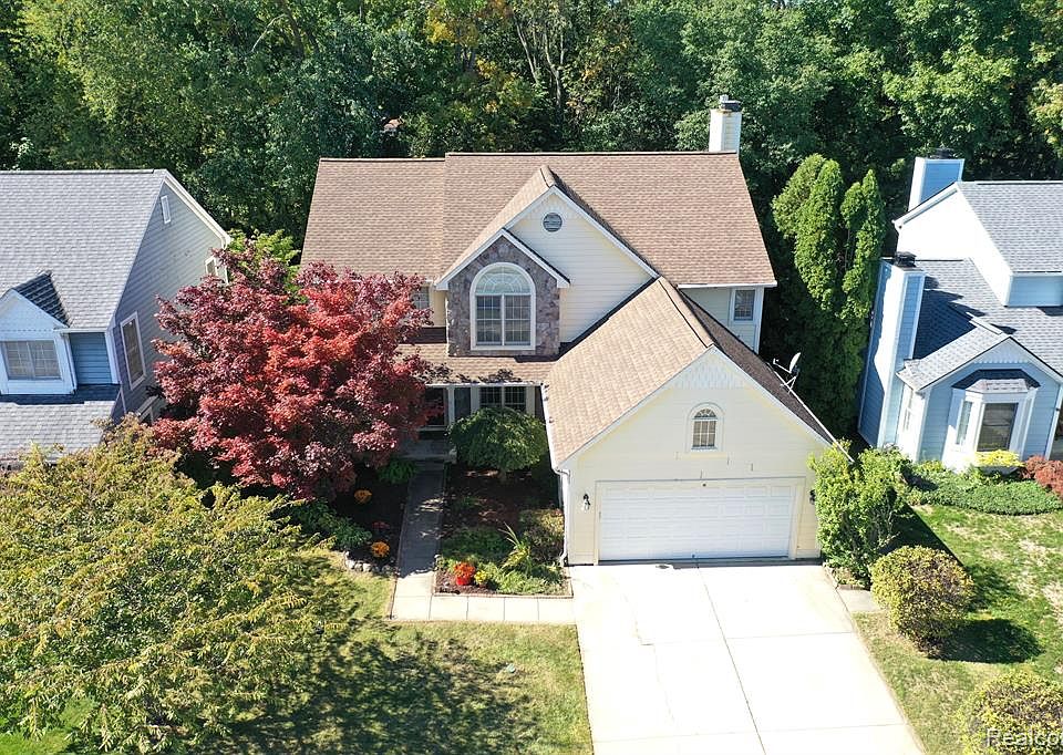 3712 Eaton Gate Ln, Auburn Hills, MI 48326 | MLS #20230037990 | Zillow